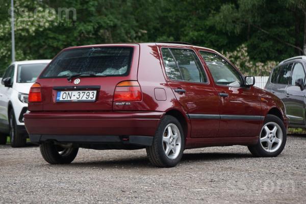 Sarkans Volkswagen Golf 1996 Rīga, ar dzinēja tilpumu 1.60 L un nobraukumu 178 tūkst. km par 1790 €, foto 4 vietnē AUTOMOTO.COM.LV
