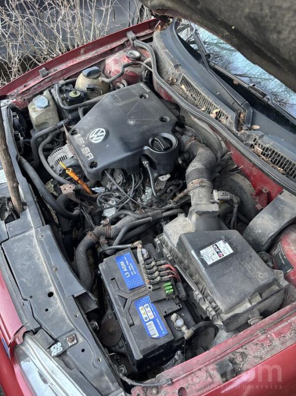 Red Volkswagen Golf 1997 in Riga, with an engine capacity of 1.60 L and mileage of 247 thousand km for 700 €, photo 4 on AUTOMOTO.COM.LV