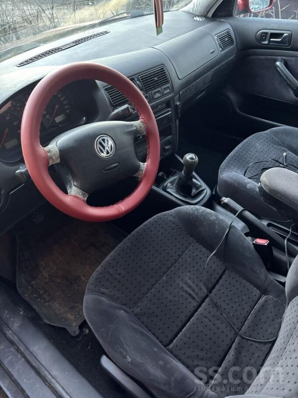 Red Volkswagen Golf 1997 in Riga, with an engine capacity of 1.60 L and mileage of 247 thousand km for 700 €, photo 5 on AUTOMOTO.COM.LV