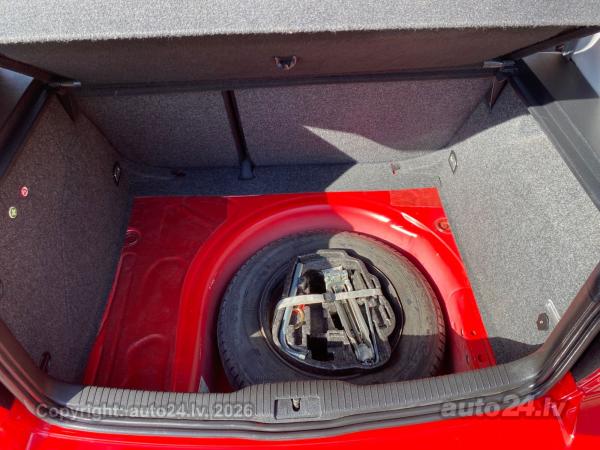 Red Volkswagen Golf 1997 in Tartu, with an engine capacity of 1.60 L and mileage of 170 thousand km for 2999 €, photo 11 on AUTOMOTO.COM.LV