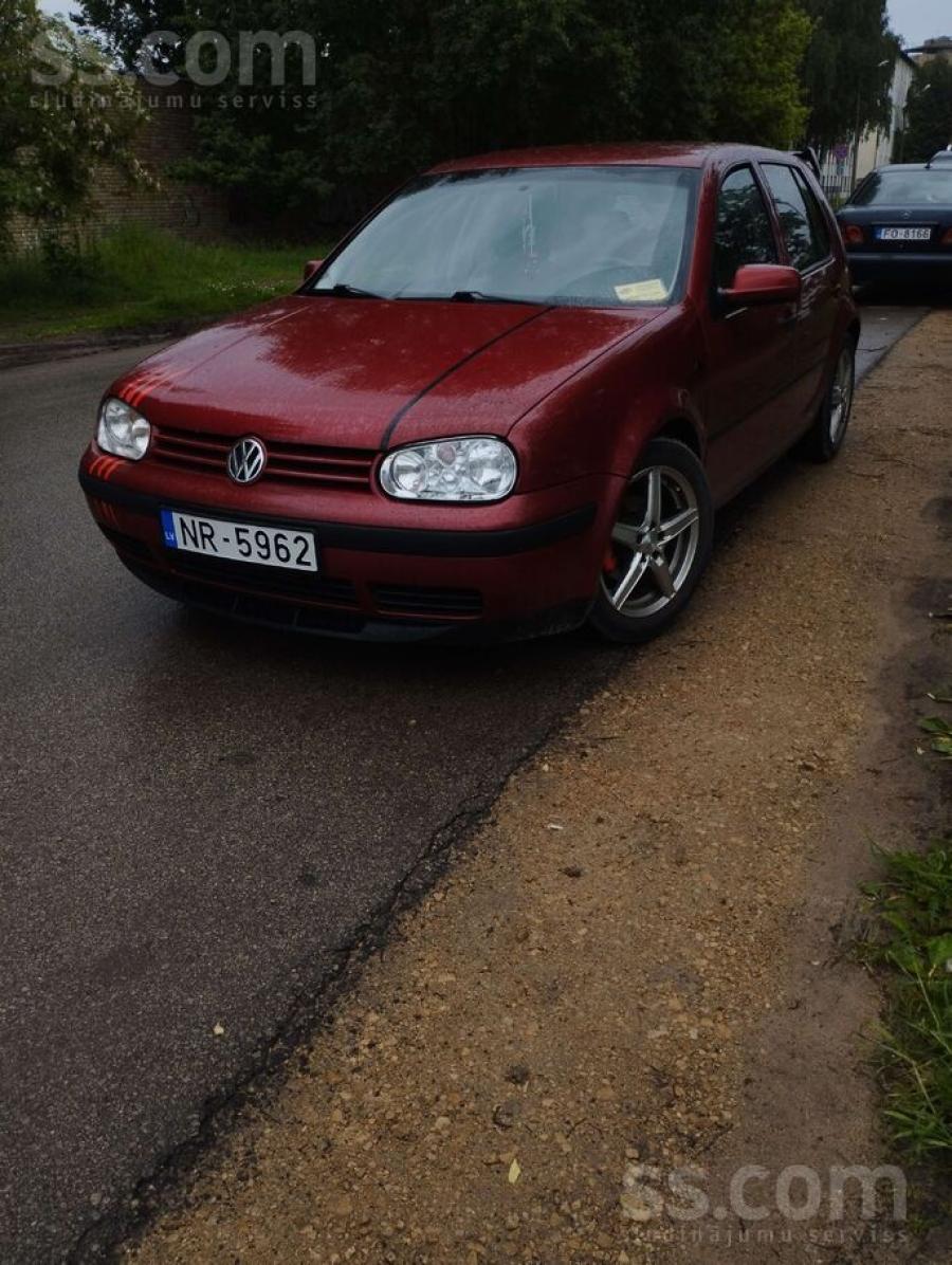 Red Volkswagen Golf 1998 in Riga, with an engine capacity of 1.60 L and mileage of 230 thousand km for 950 €, photo 2 on AUTOMOTO.COM.LV