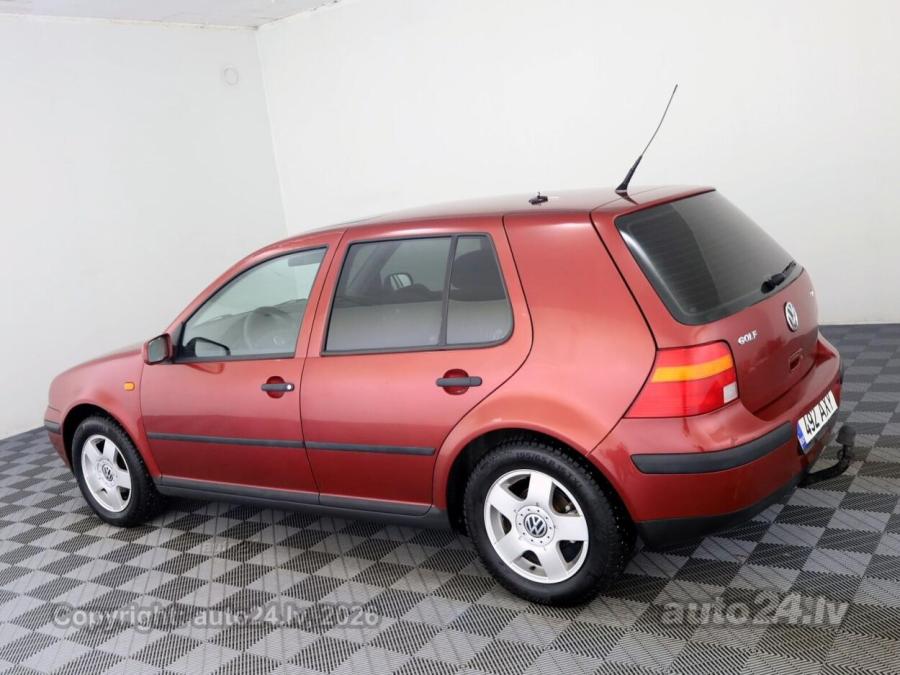 Sarkans Volkswagen Golf 1998 Tallina, ar dzinēja tilpumu 1.60 L un nobraukumu 153 tūkst. km par 999 €, foto 4 vietnē AUTOMOTO.COM.LV