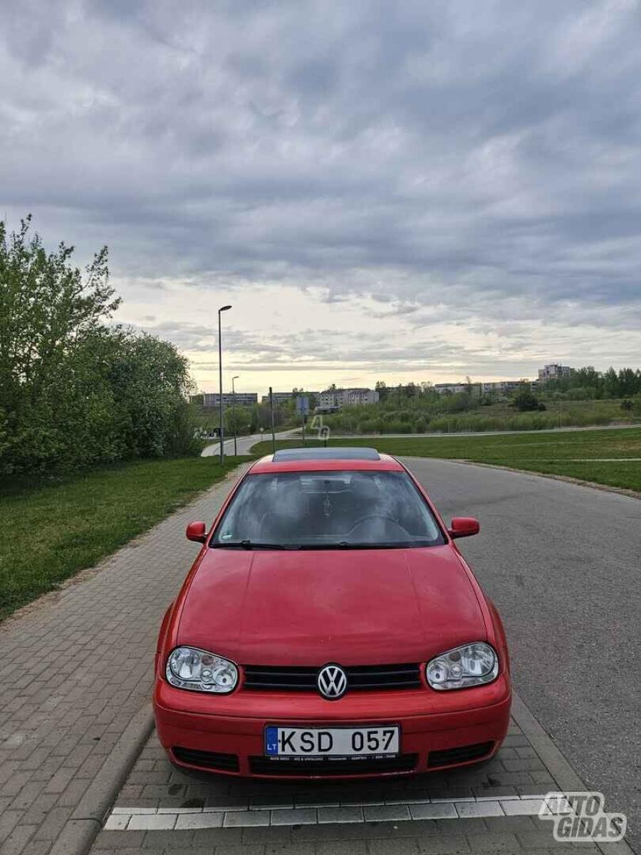 Red Volkswagen Golf 1998 in Vievis, with an engine capacity of 1.90 L and mileage of 387 thousand km for 950 €, photo 1 on AUTOMOTO.COM.LV