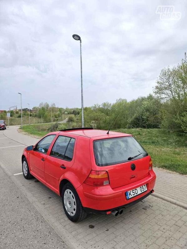 Sarkans Volkswagen Golf 1998 Vievis, ar dzinēja tilpumu 1.90 L un nobraukumu 387 tūkst. km par 950 €, foto 4 vietnē AUTOMOTO.COM.LV