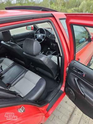 Red Volkswagen Golf 1998 in Vievis, with an engine capacity of 1.90 L and mileage of 387 thousand km for 950 €, photo 12 on AUTOMOTO.COM.LV