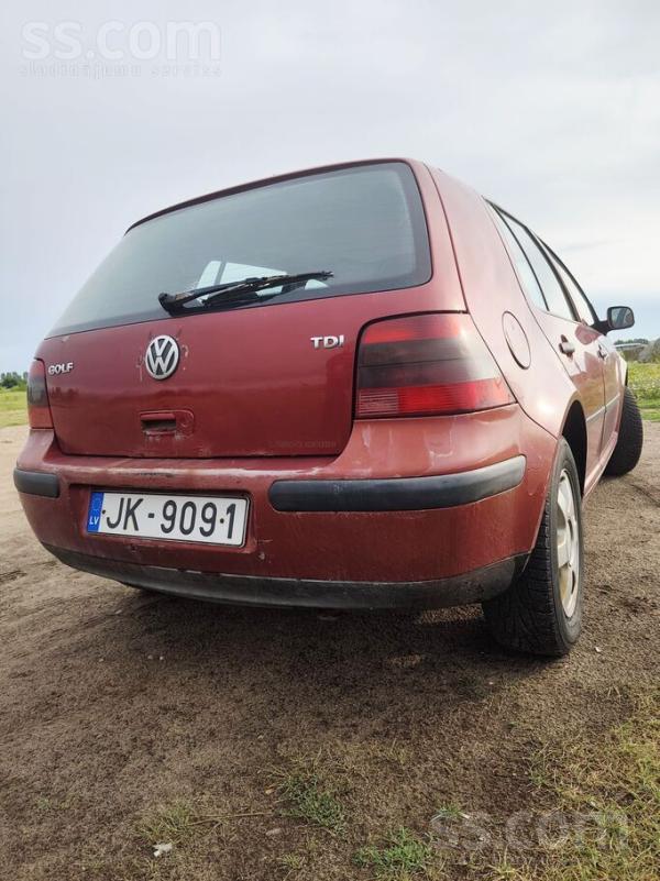 Red Volkswagen Golf 1998 in Daugavpils, with an engine capacity of 1.90 L and mileage of 327 thousand km for 600 €, photo 4 on AUTOMOTO.COM.LV
