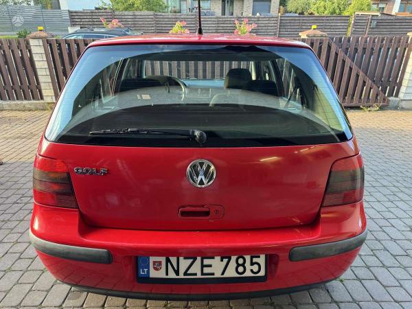 Red Volkswagen Golf 1998 in Vilnius, with an engine capacity of 1.39 L and mileage of 200 thousand km for 1200 €, photo 5 on AUTOMOTO.COM.LV
