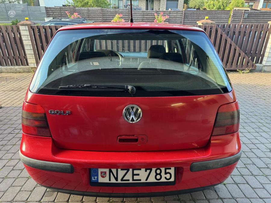 Sarkans Volkswagen Golf 1998 Viļņa, ar dzinēja tilpumu 1.39 L un nobraukumu 200 tūkst. km par 1200 €, foto 5 vietnē AUTOMOTO.COM.LV