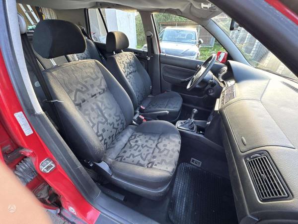 Red Volkswagen Golf 1998 in Vilnius, with an engine capacity of 1.39 L and mileage of 200 thousand km for 1200 €, photo 10 on AUTOMOTO.COM.LV