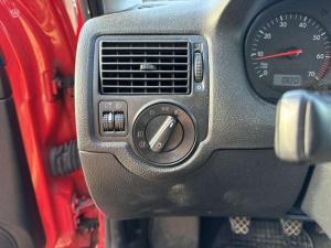 Sarkans Volkswagen Golf 1998 Viļņa, ar dzinēja tilpumu 1.39 L un nobraukumu 200 tūkst. km par 1200 €, foto 14 vietnē AUTOMOTO.COM.LV