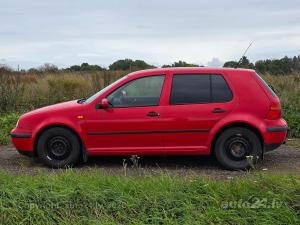 Red Volkswagen Golf 1998 in Rakvere, with an engine capacity of 1.40 L and mileage of 363 thousand km for 490 €, photo 3 on AUTOMOTO.COM.LV