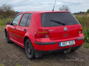 Red Volkswagen Golf 1998 in Rakvere, with an engine capacity of 1.40 L and mileage of 363 thousand km for 490 €, photo 4 on AUTOMOTO.COM.LV