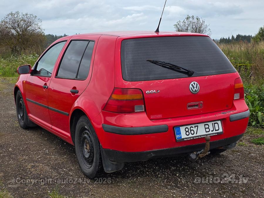 Red Volkswagen Golf 1998 in Rakvere, with an engine capacity of 1.40 L and mileage of 363 thousand km for 490 €, photo 4 on AUTOMOTO.COM.LV