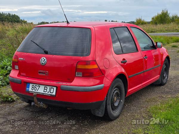 Red Volkswagen Golf 1998 in Rakvere, with an engine capacity of 1.40 L and mileage of 363 thousand km for 490 €, photo 5 on AUTOMOTO.COM.LV