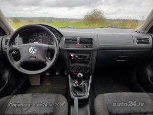 Red Volkswagen Golf 1998 in Rakvere, with an engine capacity of 1.40 L and mileage of 363 thousand km for 490 €, photo 11 on AUTOMOTO.COM.LV