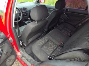 Red Volkswagen Golf 1998 in Rakvere, with an engine capacity of 1.40 L and mileage of 363 thousand km for 490 €, photo 13 on AUTOMOTO.COM.LV