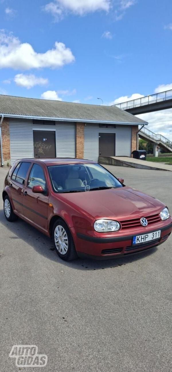 Sarkans Volkswagen Golf 1999 Panevēža, ar dzinēja tilpumu 1.60 L un nobraukumu 237 tūkst. km par 650 €, foto 2 vietnē AUTOMOTO.COM.LV