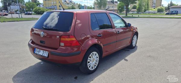 Sarkans Volkswagen Golf 1999 Panevēža, ar dzinēja tilpumu 1.60 L un nobraukumu 237 tūkst. km par 650 €, foto 3 vietnē AUTOMOTO.COM.LV