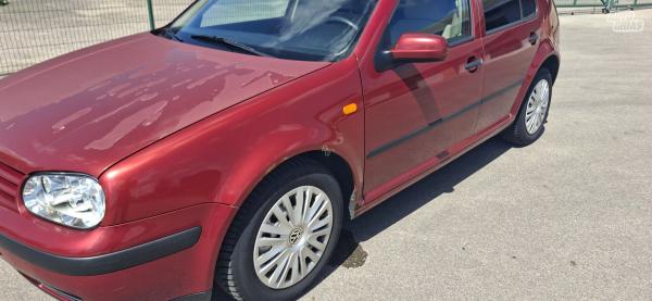 Sarkans Volkswagen Golf 1999 Panevēža, ar dzinēja tilpumu 1.60 L un nobraukumu 237 tūkst. km par 650 €, foto 7 vietnē AUTOMOTO.COM.LV