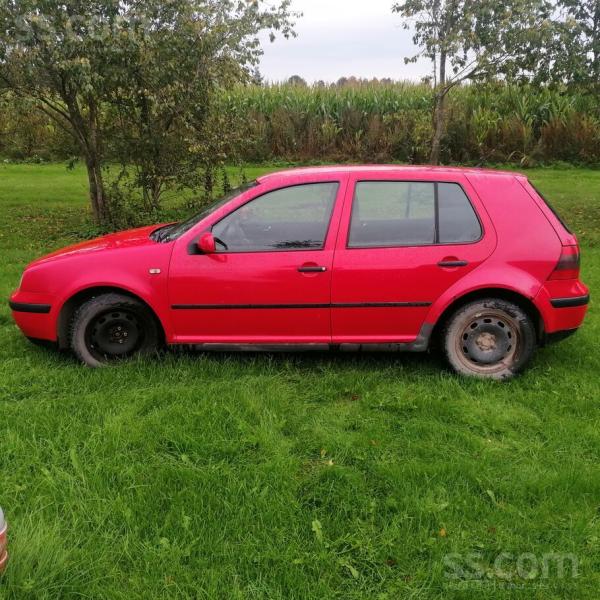 Volkswagen Golf 1999 in Gulbene on AUTOMOTO.COM.LV Red Volkswagen Golf 1999 in Gulbene, with an engine capacity of 1.40 L and mileage of 252 thousand km for 700 €, photo 7 on AUTOMOTO.COM.LV