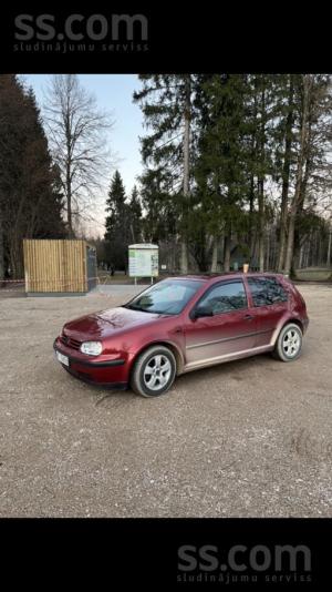 Red Volkswagen Golf 2000 in Riga, with an engine capacity of 1.40 L and mileage of 330 thousand km for 1000 €, photo 1 on AUTOMOTO.COM.LV