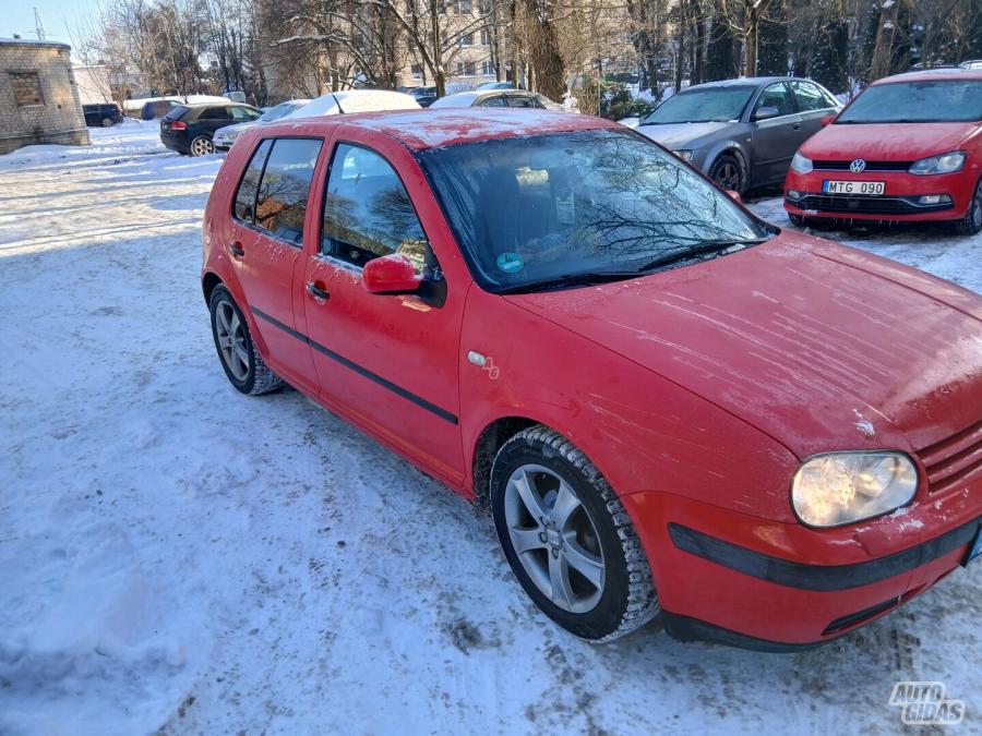 Red Volkswagen Golf 2000 in Kaunas, with an engine capacity of 1.40 L and mileage of 230 thousand km for 650 €, photo 2 on AUTOMOTO.COM.LV