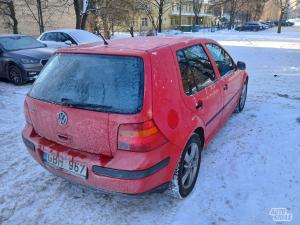 Red Volkswagen Golf 2000 in Kaunas, with an engine capacity of 1.40 L and mileage of 230 thousand km for 650 €, photo 3 on AUTOMOTO.COM.LV