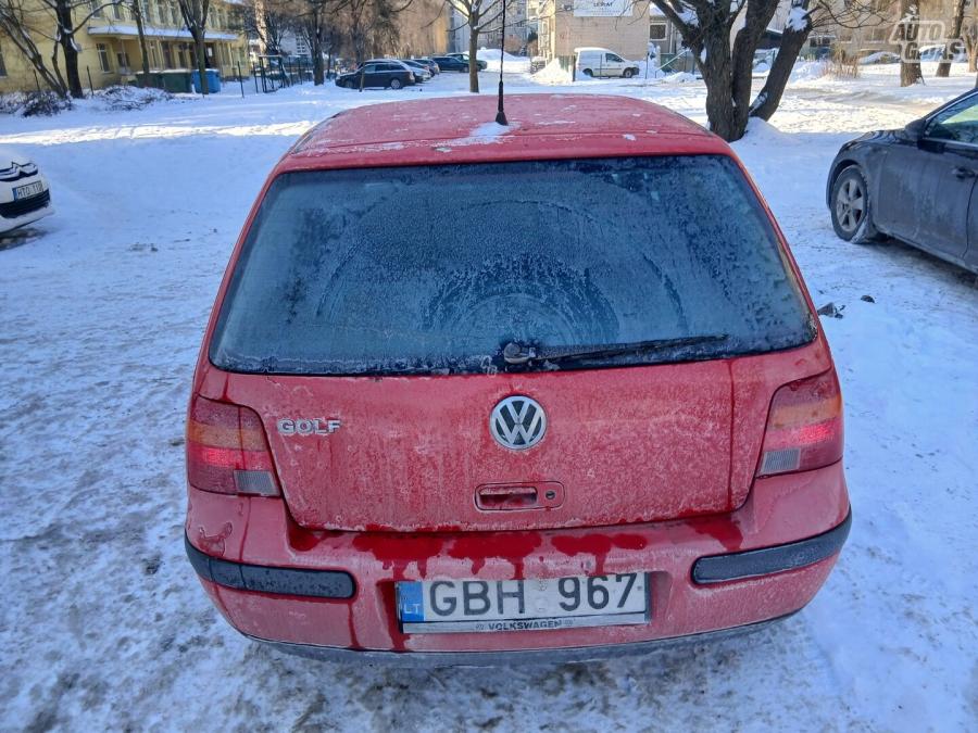 Red Volkswagen Golf 2000 in Kaunas, with an engine capacity of 1.40 L and mileage of 230 thousand km for 650 €, photo 4 on AUTOMOTO.COM.LV