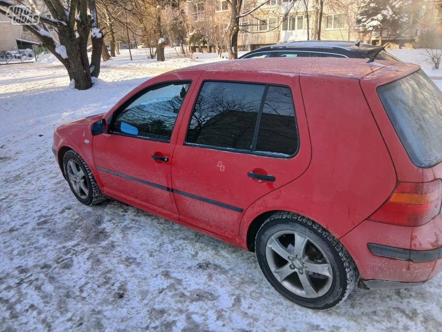 Red Volkswagen Golf 2000 in Kaunas, with an engine capacity of 1.40 L and mileage of 230 thousand km for 650 €, photo 5 on AUTOMOTO.COM.LV
