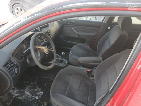 Sarkans Volkswagen Golf 2000 Kauņa, ar dzinēja tilpumu 1.40 L un nobraukumu 230 tūkst. km par 650 €, foto 6 vietnē AUTOMOTO.COM.LV