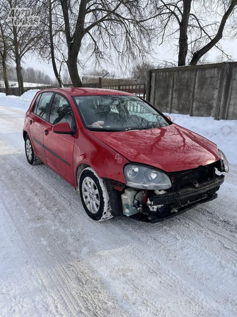 Sarkans Volkswagen Golf 2000 Panevēža, ar dzinēja tilpumu 1.90 L un nobraukumu 290 tūkst. km par 700 €, foto 2 vietnē AUTOMOTO.COM.LV