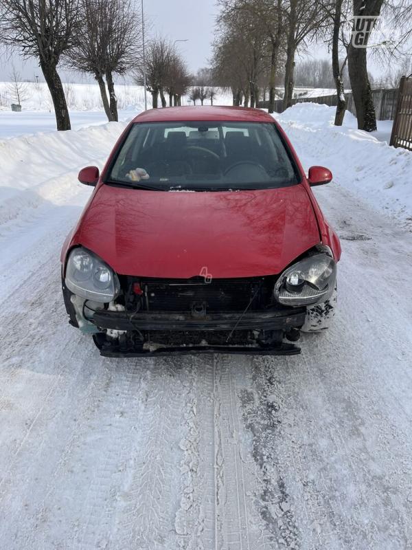 Red Volkswagen Golf 2000 in Panevezys, with an engine capacity of 1.90 L and mileage of 290 thousand km for 700 €, photo 3 on AUTOMOTO.COM.LV