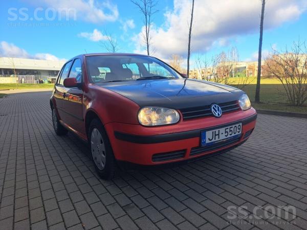 Red Volkswagen Golf 2001 in Jekabpils, with an engine capacity of 1.60 L and mileage of 329 thousand km for 990 €, photo 1 on AUTOMOTO.COM.LV