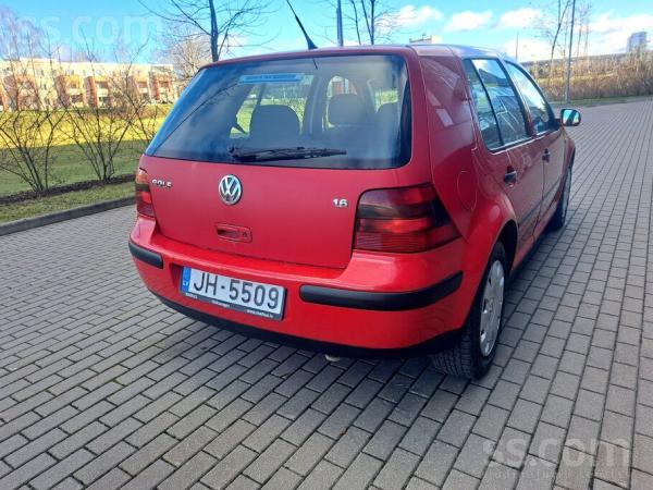 Red Volkswagen Golf 2001 in Jekabpils, with an engine capacity of 1.60 L and mileage of 329 thousand km for 990 €, photo 4 on AUTOMOTO.COM.LV