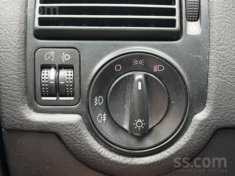Red Volkswagen Golf 2001 in Riga, with an engine capacity of 1.90 L and mileage of 0 thousand km for 1250 €, photo 12 on AUTOMOTO.COM.LV