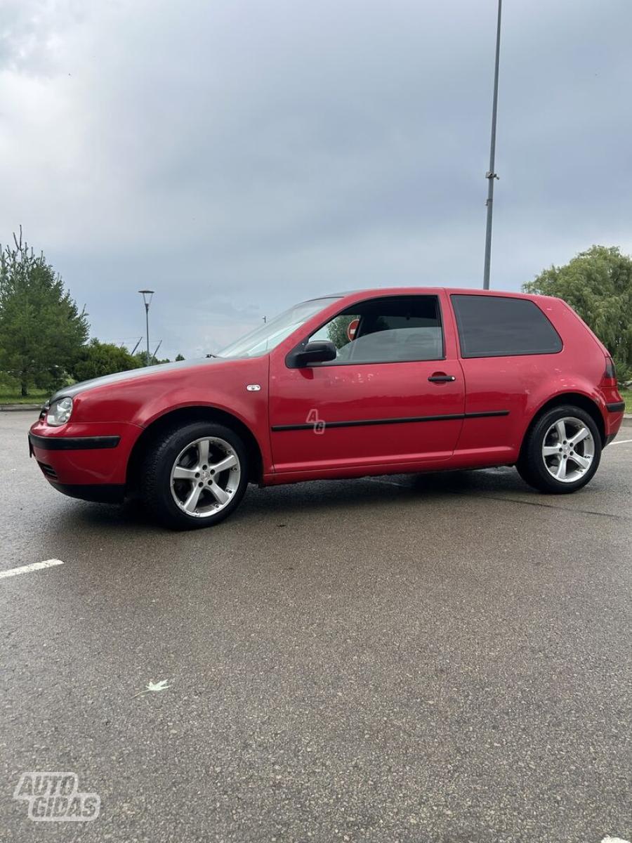 Sarkans Volkswagen Golf 2002 Marijampole, ar dzinēja tilpumu 1.90 L un nobraukumu 372 tūkst. km par 1000 €, foto 3 vietnē AUTOMOTO.COM.LV