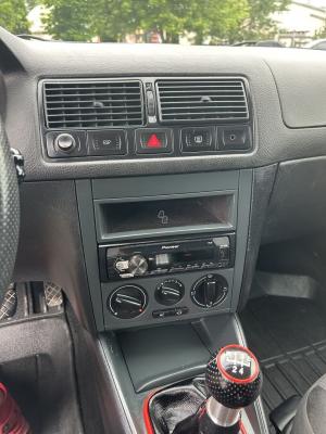 Sarkans Volkswagen Golf 2002 Marijampole, ar dzinēja tilpumu 1.90 L un nobraukumu 372 tūkst. km par 1000 €, foto 11 vietnē AUTOMOTO.COM.LV