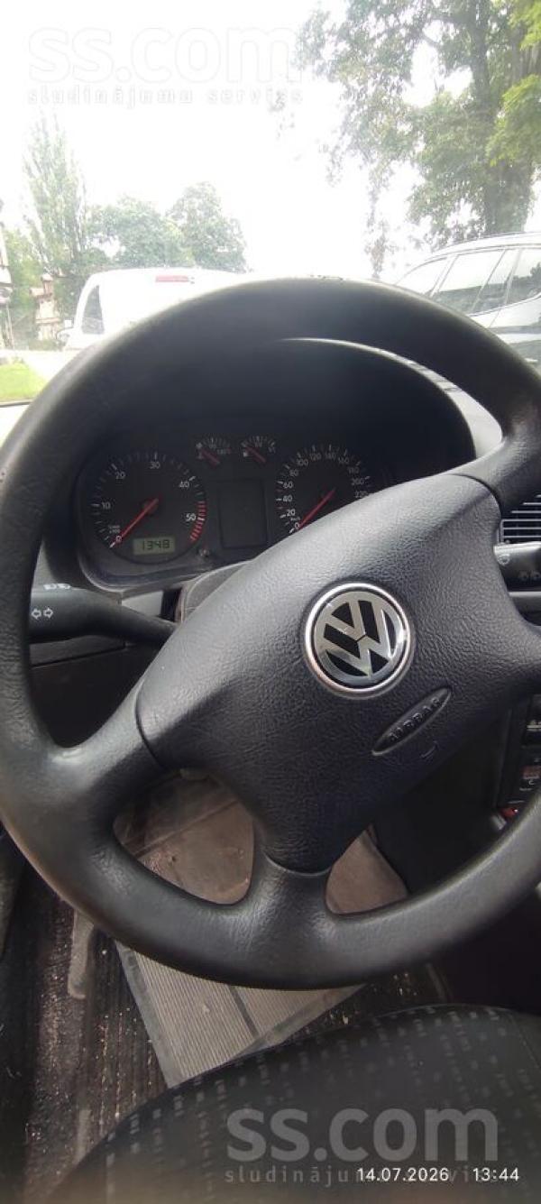 Red Volkswagen Golf 2002 in Riga, with an engine capacity of 1.90 L and mileage of 277 thousand km for 1100 €, photo 5 on AUTOMOTO.COM.LV