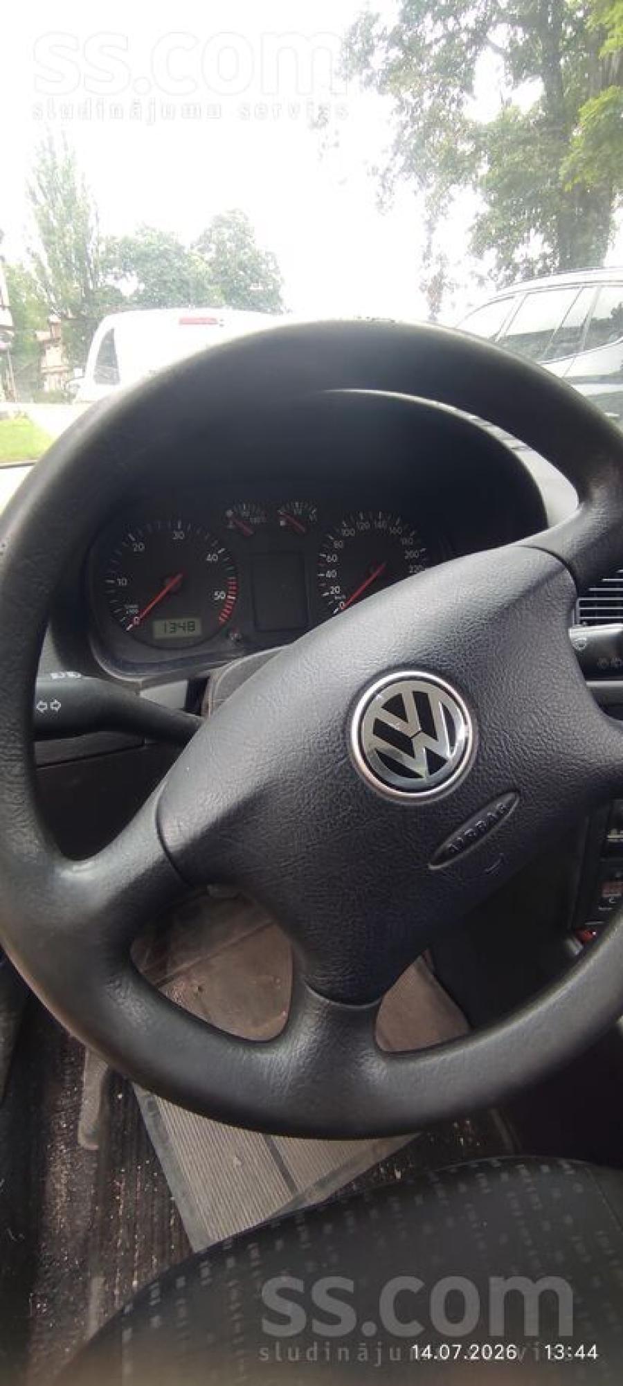 Red Volkswagen Golf 2002 in Riga, with an engine capacity of 1.90 L and mileage of 277 thousand km for 500 €, photo 5 on AUTOMOTO.COM.LV