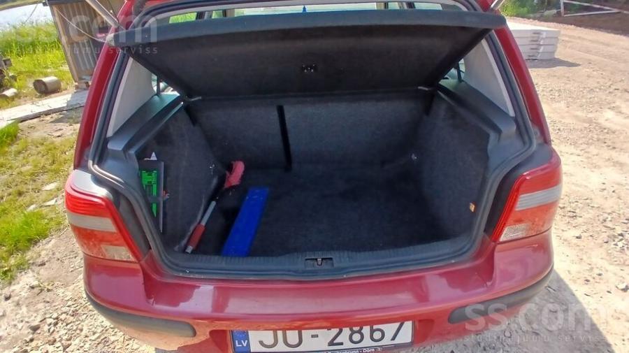 Red Volkswagen Golf 2002 in Jelgava, with an engine capacity of 1.90 L and mileage of 281 thousand km for 890 €, photo 8 on AUTOMOTO.COM.LV