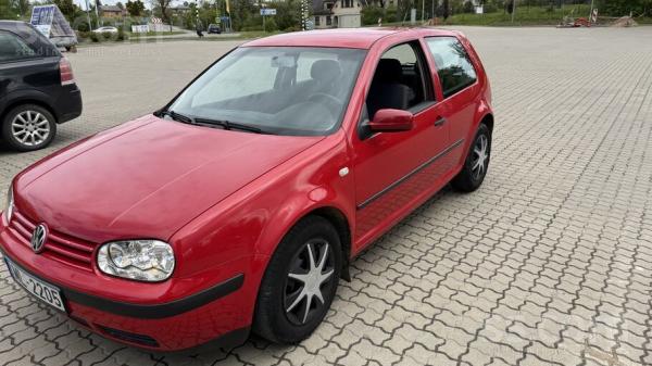 Sarkans Volkswagen Golf 2003 Saldus, ar dzinēja tilpumu 1.40 L un nobraukumu 199 tūkst. km par 1000 €, foto 3 vietnē AUTOMOTO.COM.LV