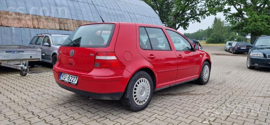 Red Volkswagen Golf 2003 in Valmiera, with an engine capacity of 2.00 L and mileage of 268 thousand km for 1100 €, photo 3 on AUTOMOTO.COM.LV
