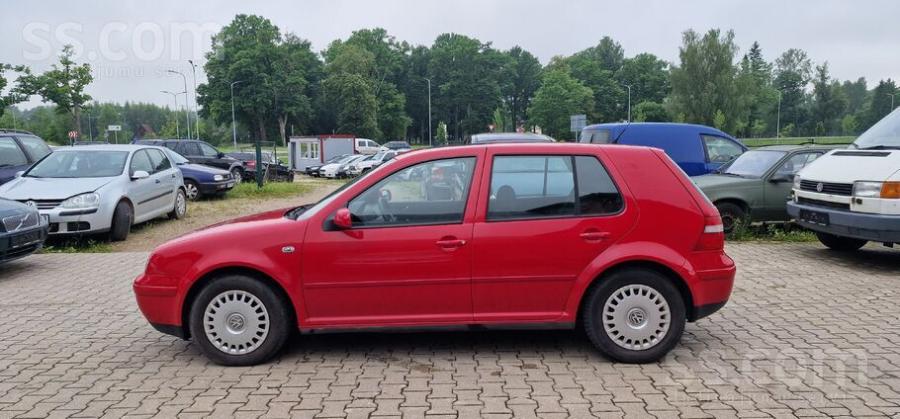 Red Volkswagen Golf 2003 in Valmiera, with an engine capacity of 2.00 L and mileage of 268 thousand km for 1100 €, photo 5 on AUTOMOTO.COM.LV