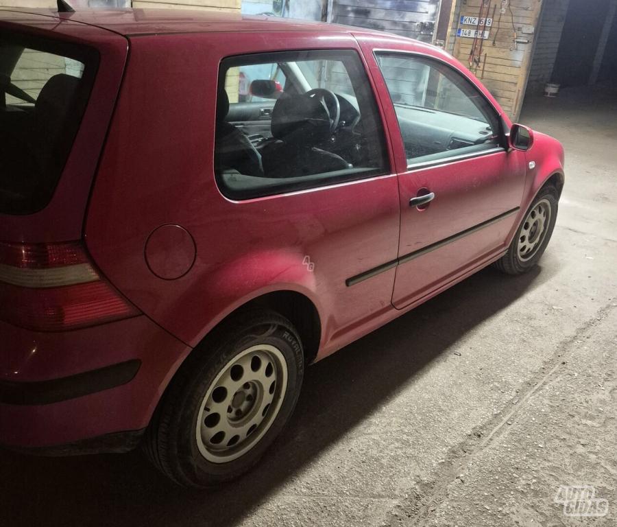 Sarkans Volkswagen Golf 2003 Viļņa, ar dzinēja tilpumu 1.40 L un nobraukumu 330 tūkst. km par 1000 €, foto 5 vietnē AUTOMOTO.COM.LV