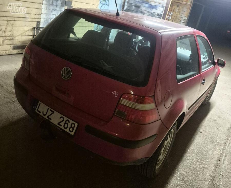 Sarkans Volkswagen Golf 2003 Viļņa, ar dzinēja tilpumu 1.40 L un nobraukumu 330 tūkst. km par 1000 €, foto 7 vietnē AUTOMOTO.COM.LV