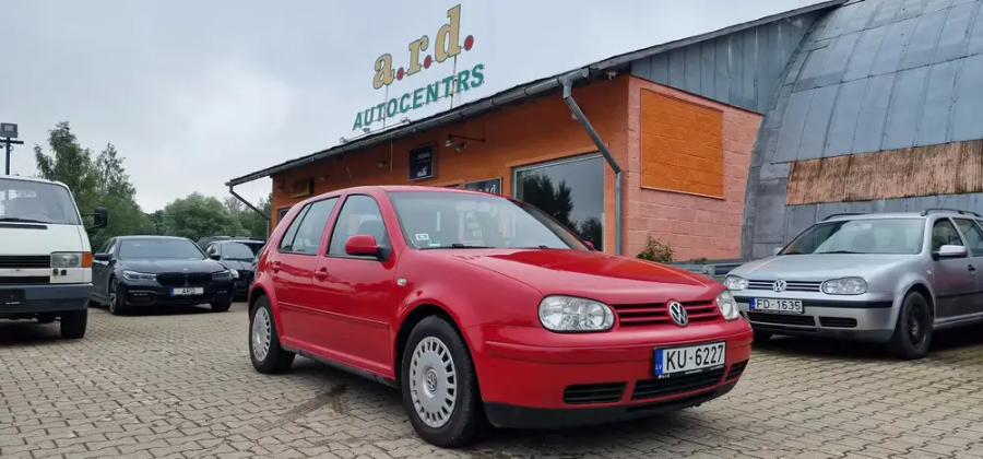 Sarkans Volkswagen Golf 2003 Valmiera, ar dzinēja tilpumu 2.00 L un nobraukumu 268 tūkst. km par 1100 €, foto 1 vietnē AUTOMOTO.COM.LV