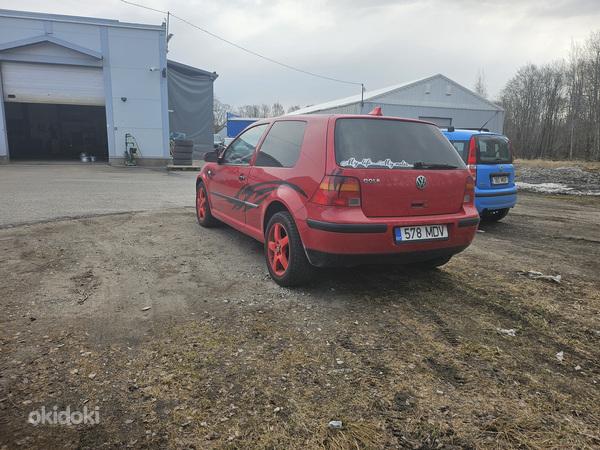Red Volkswagen Golf 2003 in Tallinn, with an engine capacity of 1.40 L and mileage of 175 thousand km for 2500 €, photo 5 on AUTOMOTO.COM.LV