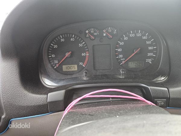 Red Volkswagen Golf 2003 in Tallinn, with an engine capacity of 1.40 L and mileage of 175 thousand km for 2500 €, photo 6 on AUTOMOTO.COM.LV