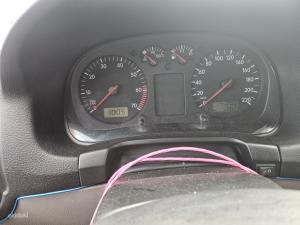 Sarkans Volkswagen Golf 2003 Tallina, ar dzinēja tilpumu 1.40 L un nobraukumu 175 tūkst. km par 2500 €, foto 16 vietnē AUTOMOTO.COM.LV