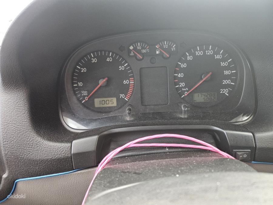 Sarkans Volkswagen Golf 2003 Tallina, ar dzinēja tilpumu 1.40 L un nobraukumu 175 tūkst. km par 2500 €, foto 16 vietnē AUTOMOTO.COM.LV